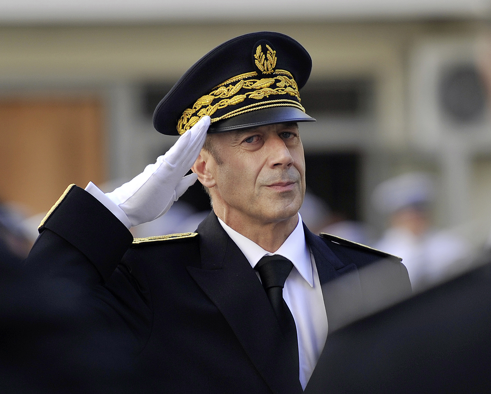 Un préfet dans le besoin