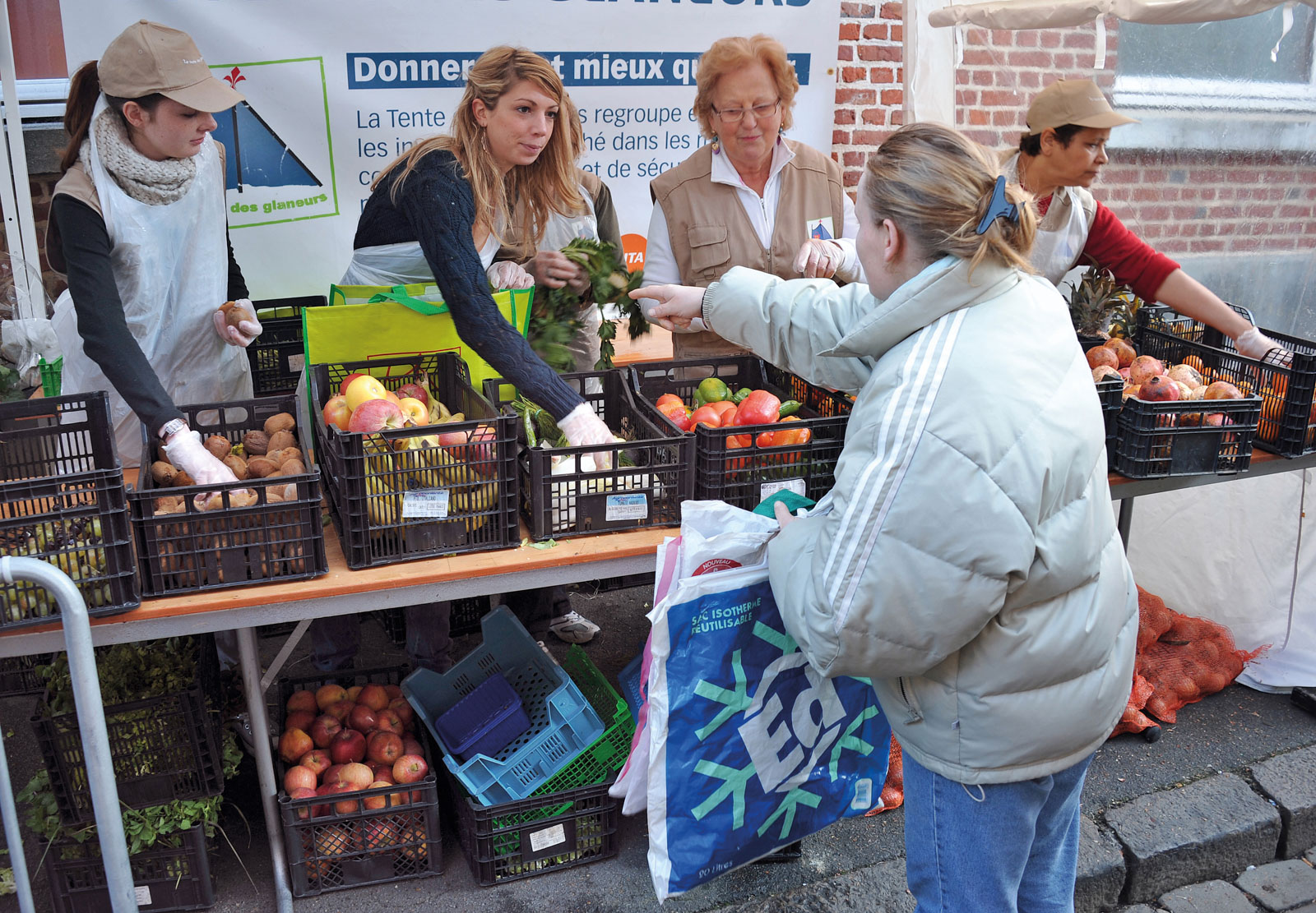 Glaner pour manger : la dure loi du marché - POLITIS