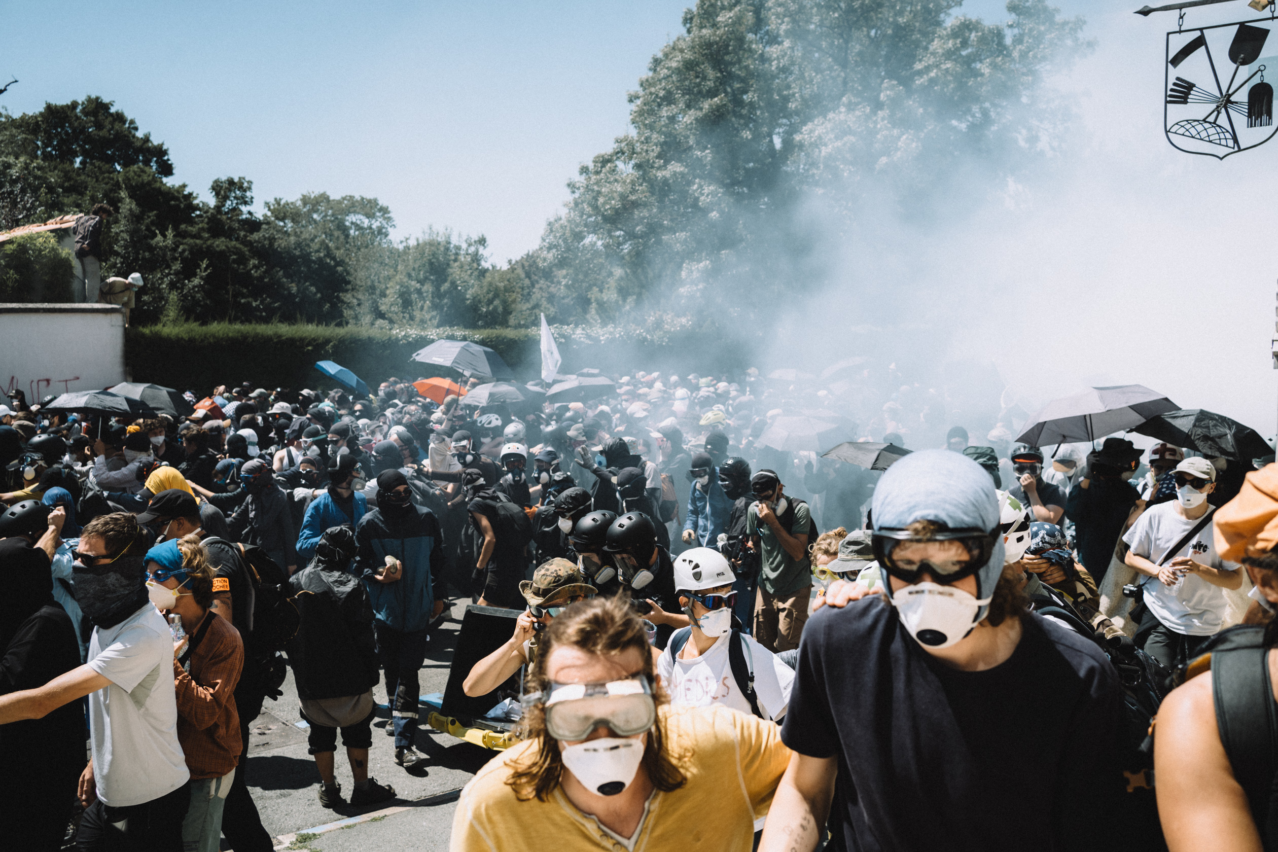 Mégabassines : Portfolio : D'eau et de colère - POLITIS