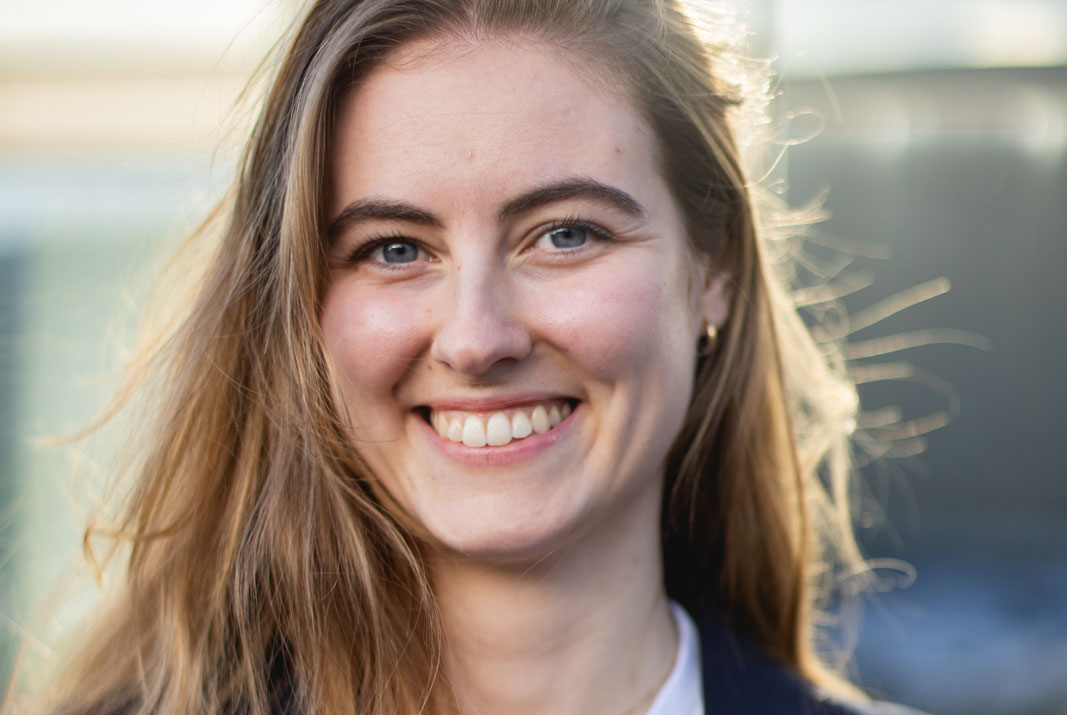 L'eurodéputée LFI Emma Fourreau, cible de la peste brune - POLITIS